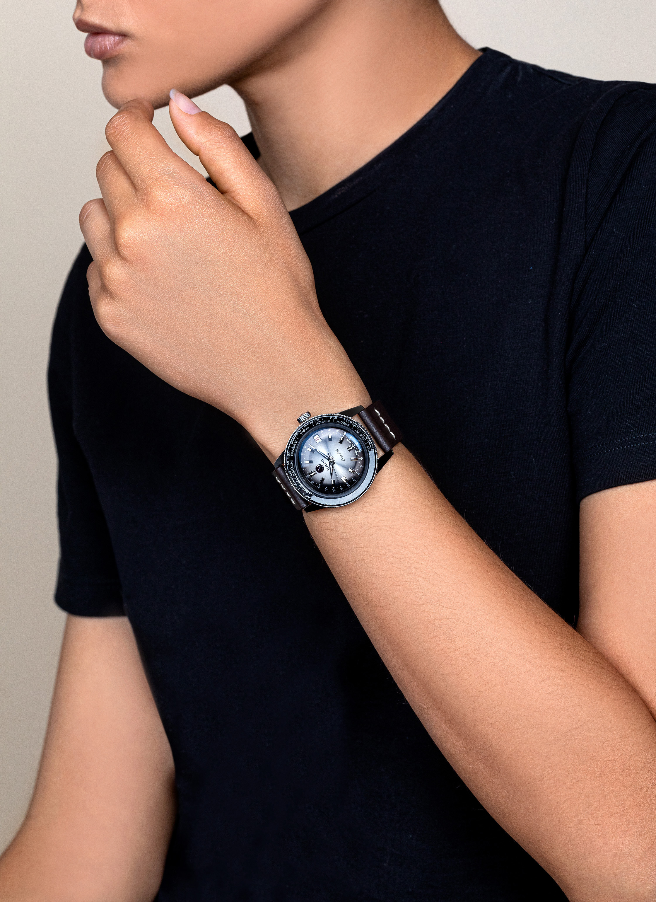 Captain Cook Over-Pole Unisex Stainless Steel Watch R32116158 | Rado® India