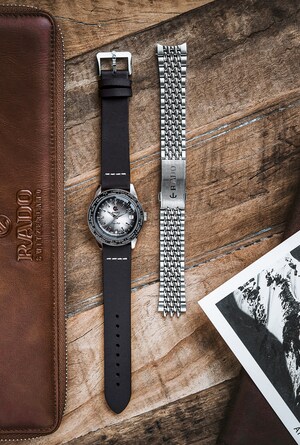 Captain Cook Over-Pole Unisex Stainless Steel Watch R32116158 | Rado® India