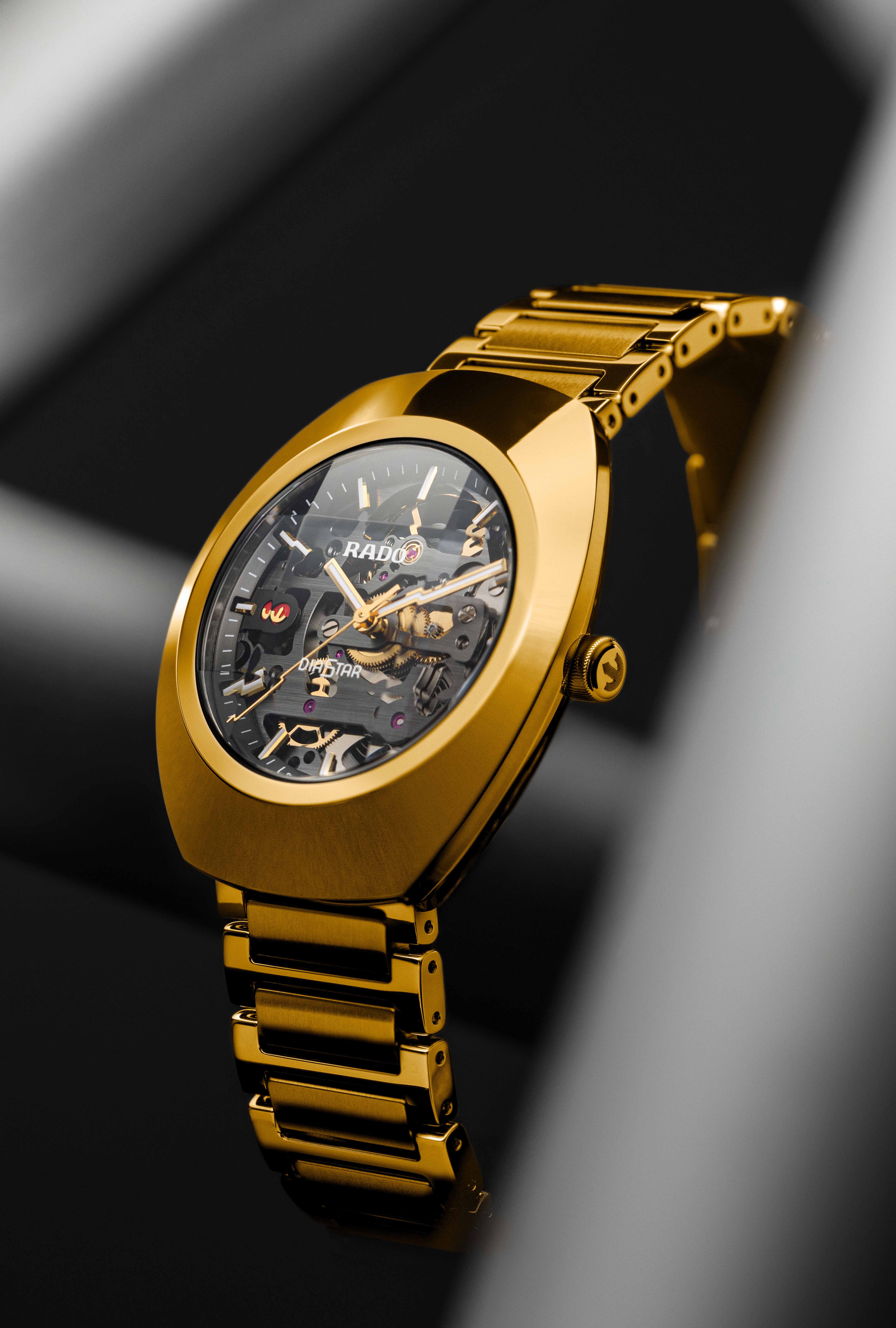 Gold-coloured watches | RADO®